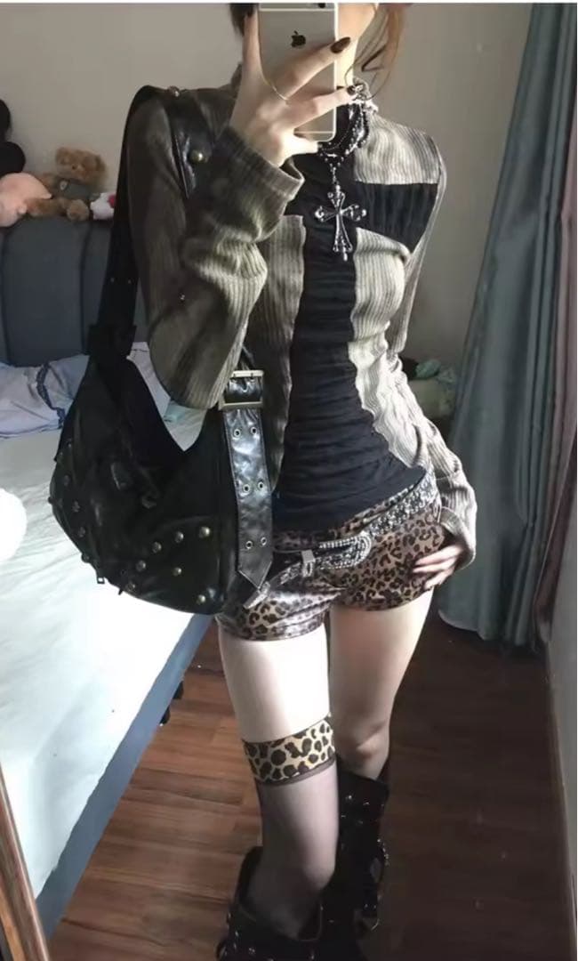 【即購入OK】Y2K 十字架プリント 長袖ピチT カットソー グランジ系トップス - メルカリ