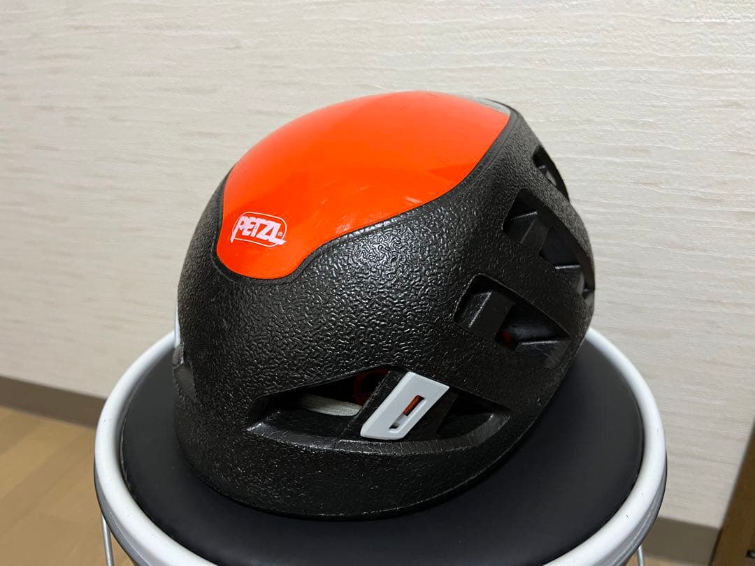 ペツル シロッコ ヘルメット MLサイズ 黒オレンジ TJAR選手御用達 by メルカリ