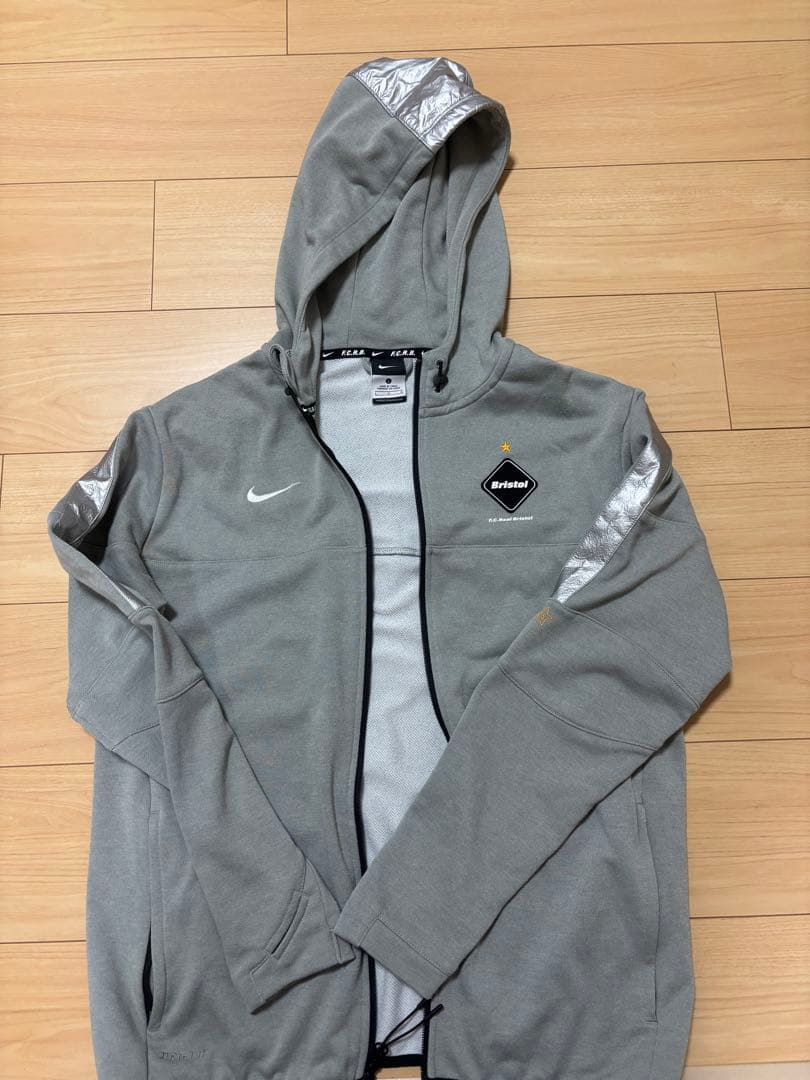 FCRB x NIKEフーディー - メルカリ