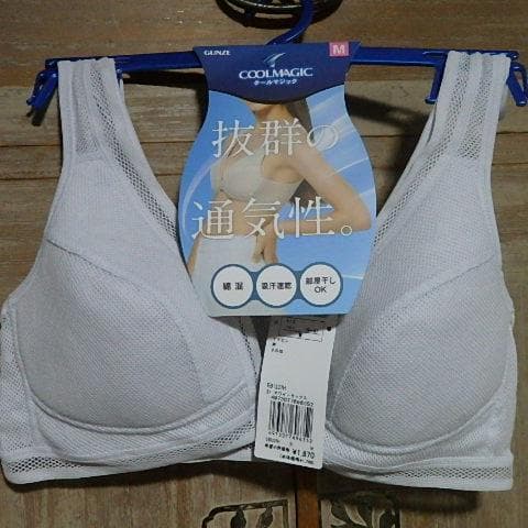 M/GUNZEグンゼ クールマジック 通気性の綿混メッシュブラジャー サックス by メルカリ