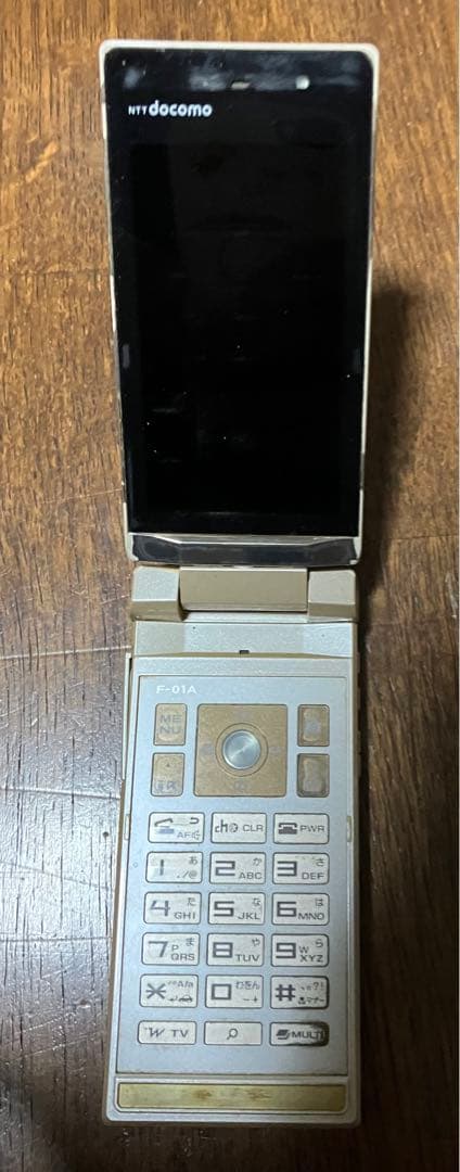NTT docomo 携帯電話 F-01A 折りたたみ携帯電話 - メルカリ