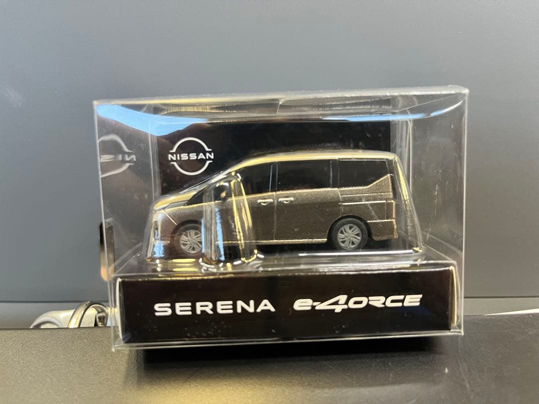 Nissan Serena e-4ORCE ミニカー - メルカリ