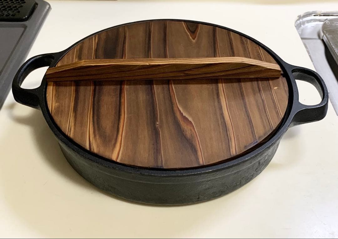 【中古品】盛栄堂 OIGEN 鋳鉄 すき焼ぎょうざ鍋 26cm 木製蓋付き - メルカリ