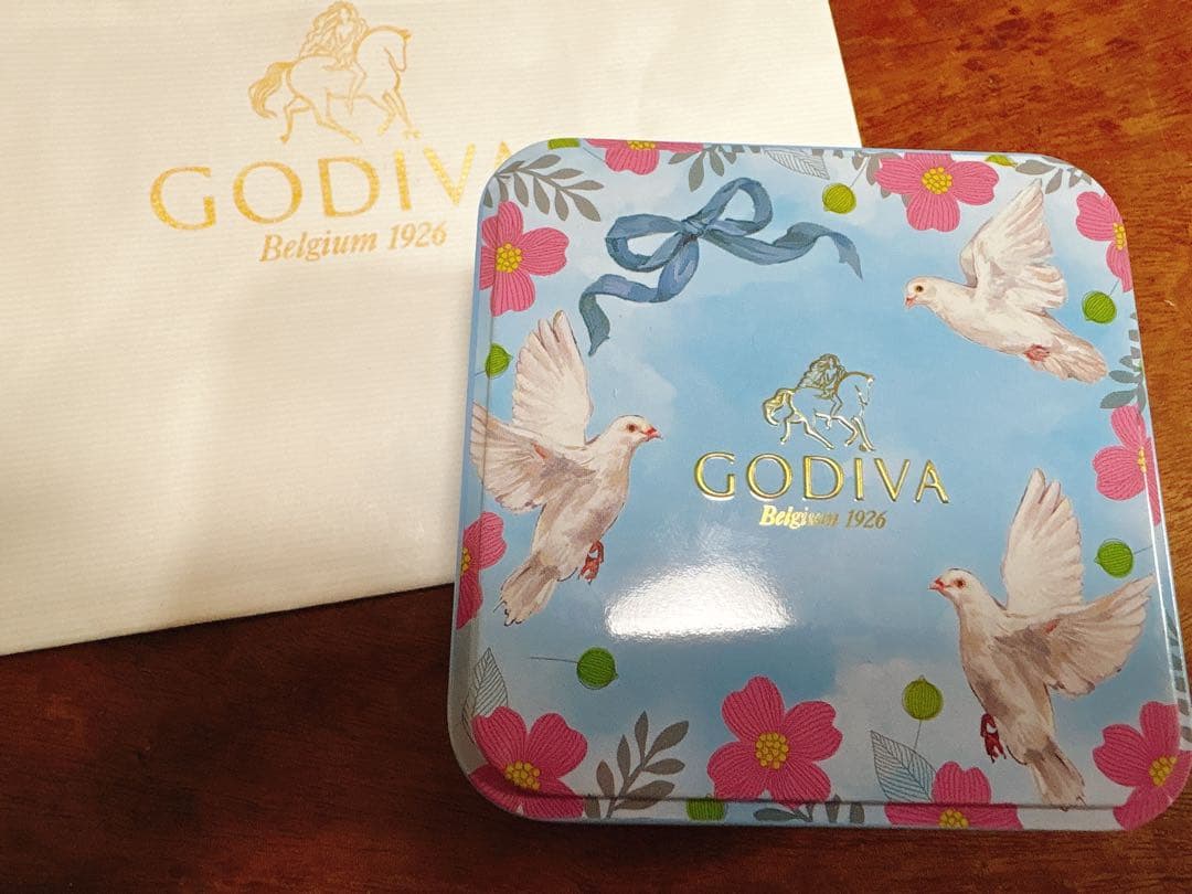 【新品未開封、紙袋付き】GODIVA Gクリスピーショコラ缶入り8粒 - メルカリ