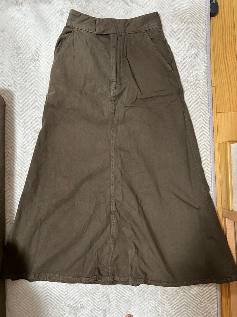 UNIQLO Uカーキ ロングタイトフレアスカート ウエスト58cm - メルカリ