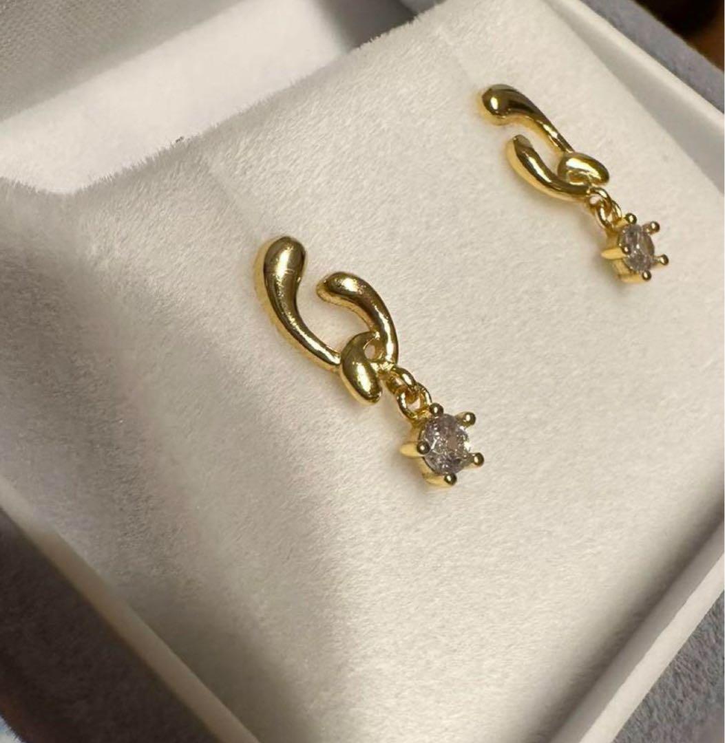 キュービックジルコン 揺れるピアス シルバーs925 14Kコーティング - メルカリ