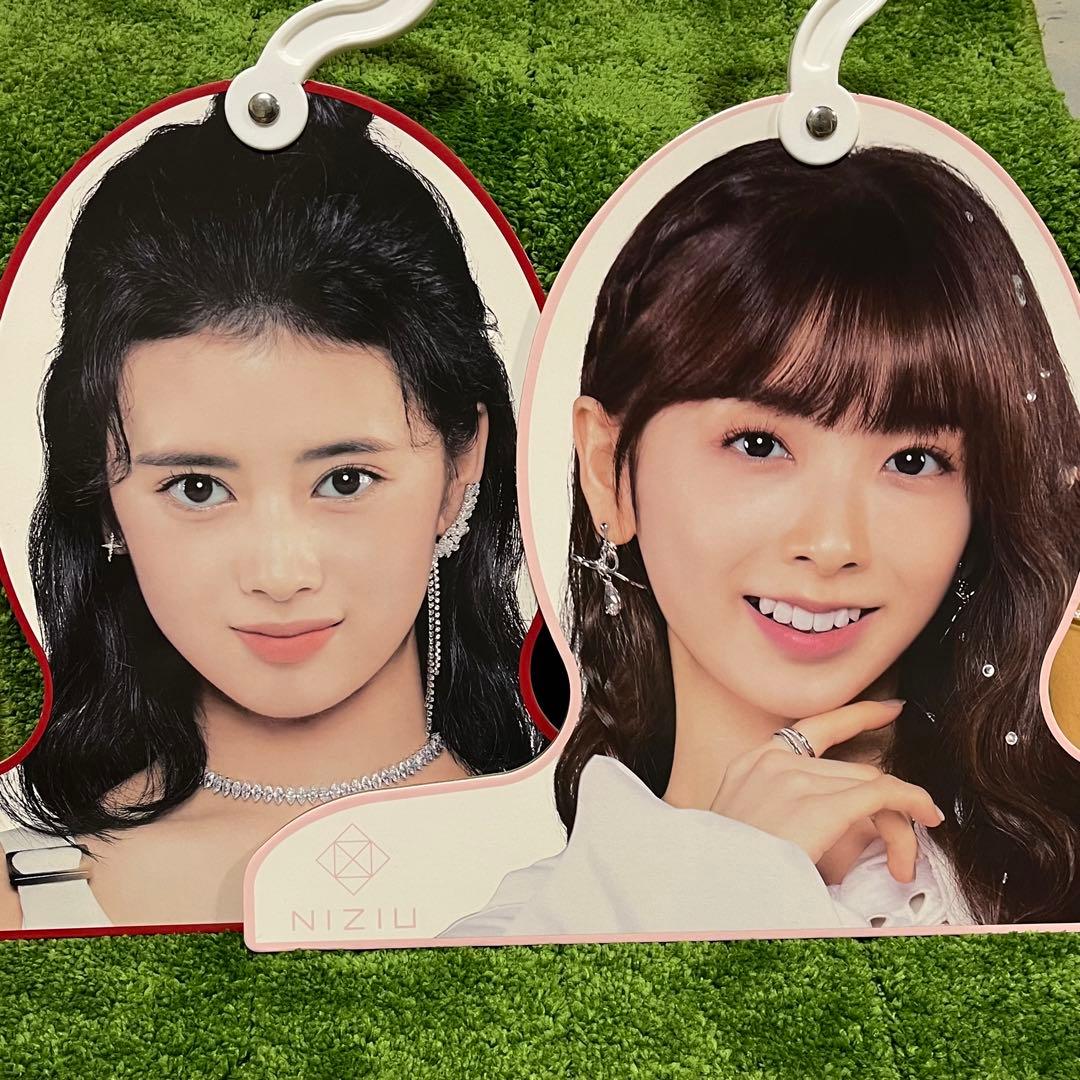 NiziU ミイヒ＆リマ フォトハンガーセット - メルカリ