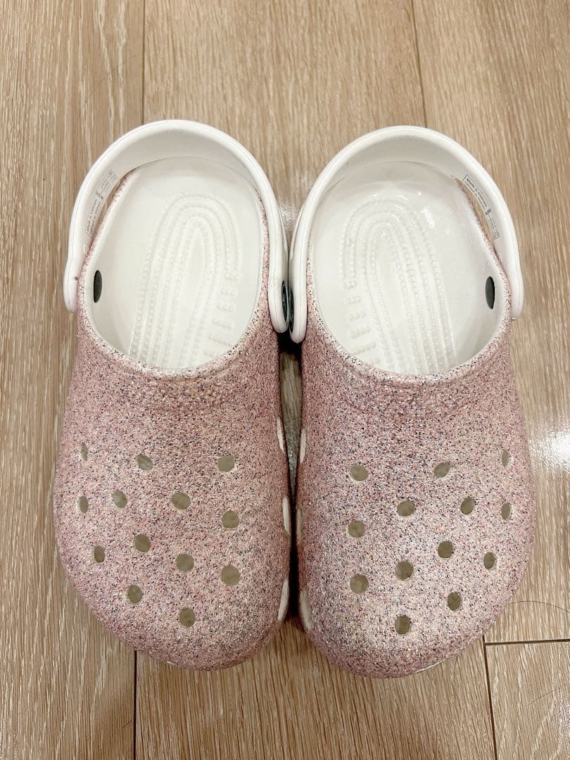 crocs グリッターサンダル J1サイズ(19.5) - メルカリ