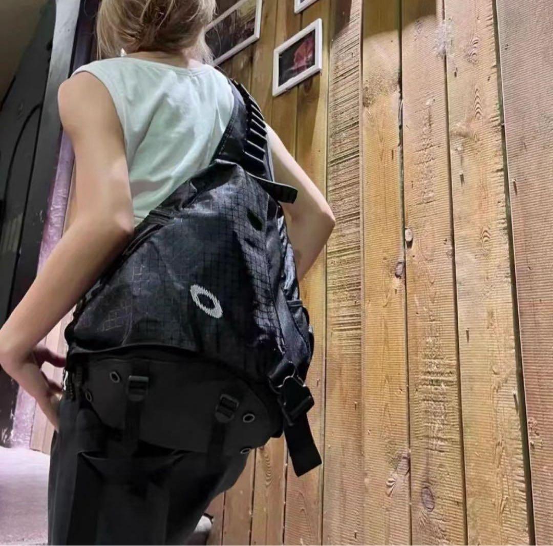 OAKLEY 00s Y2K ワンショルダーバッグ ボディバッグ - メルカリ