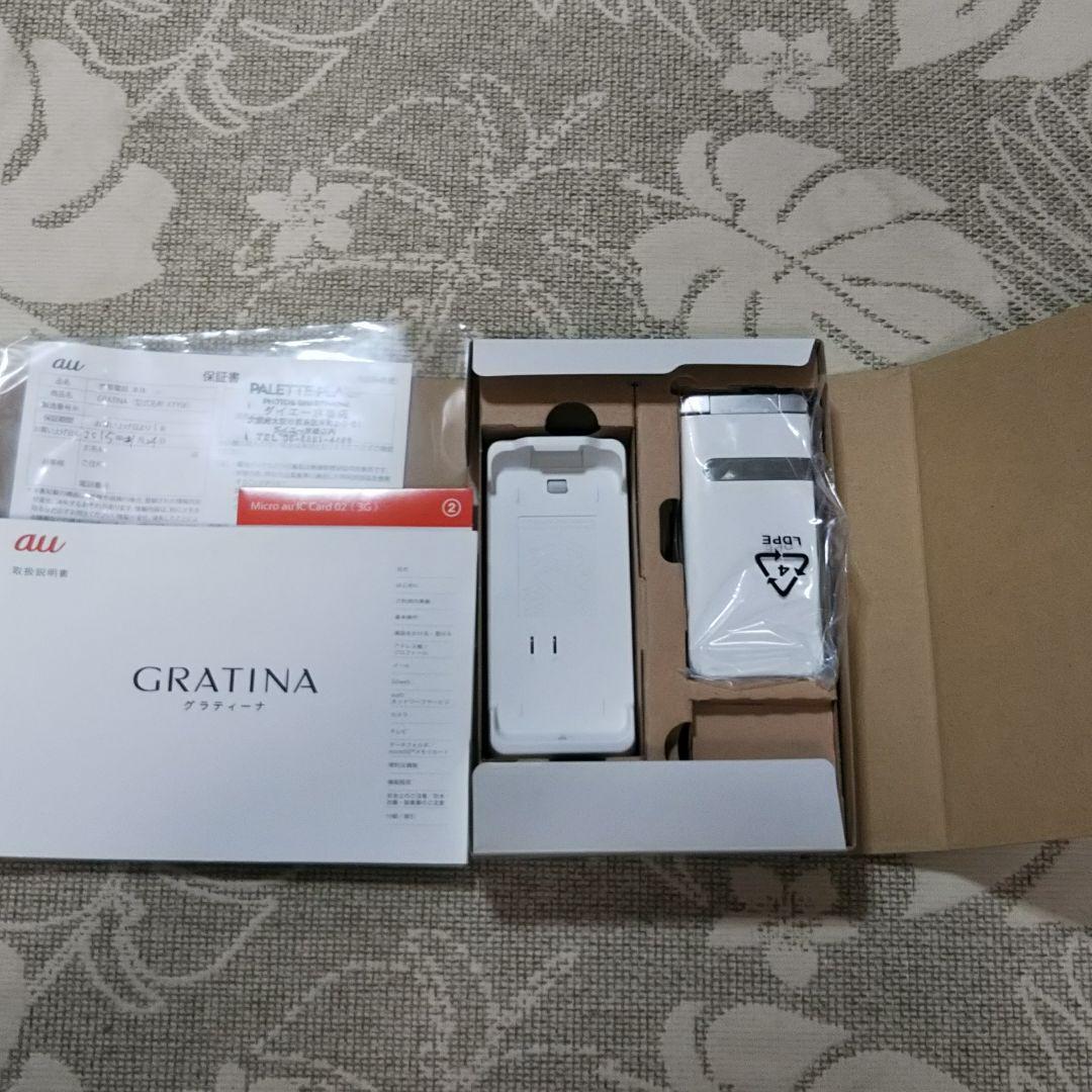 グラティーナ au 3g 白 by メルカリ