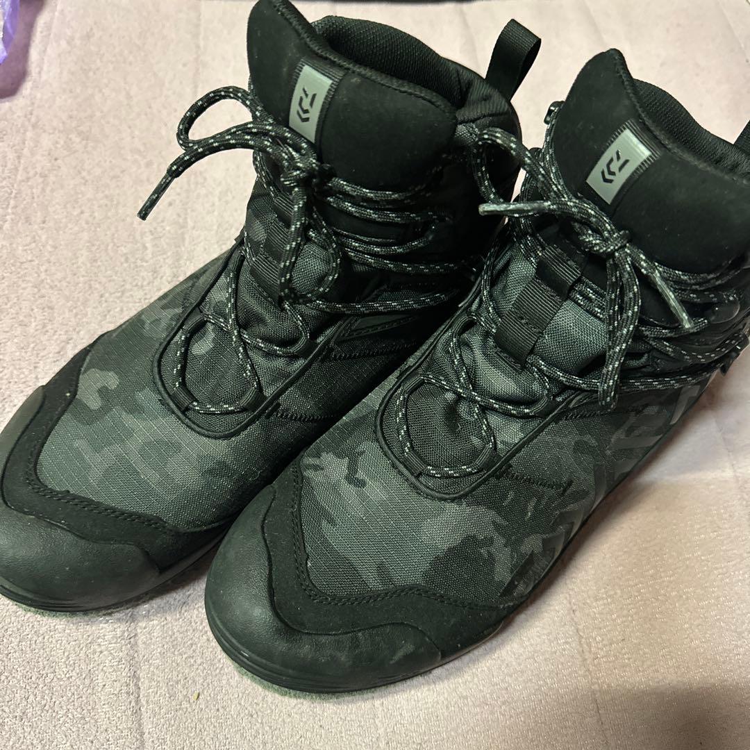 ダイワ DS-2650CDスパイクフェルト ブラックカモ 28.0cm by メルカリ