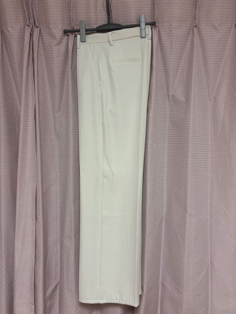 GRL ai07 センタープレストストレートパンツ アイボリー - メルカリ