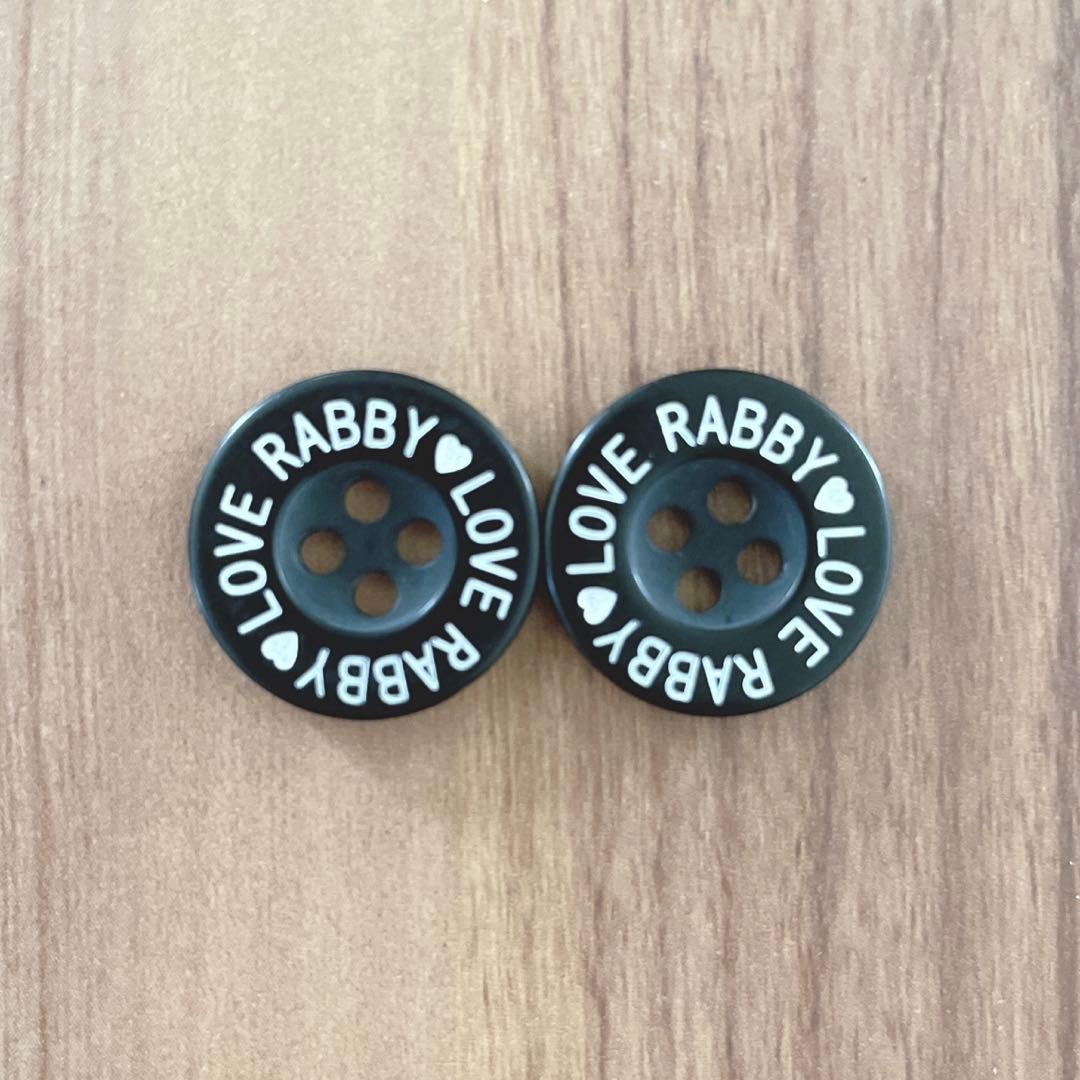 LOVE RABBY ラブラビ 4つ穴ボタン 2個セット - メルカリ