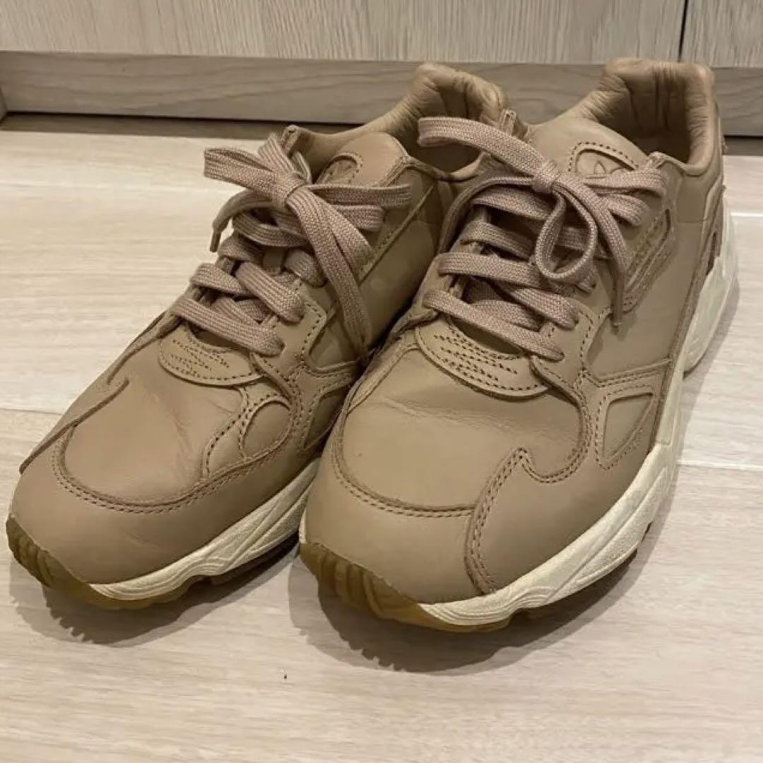 Adidas falcon beige store