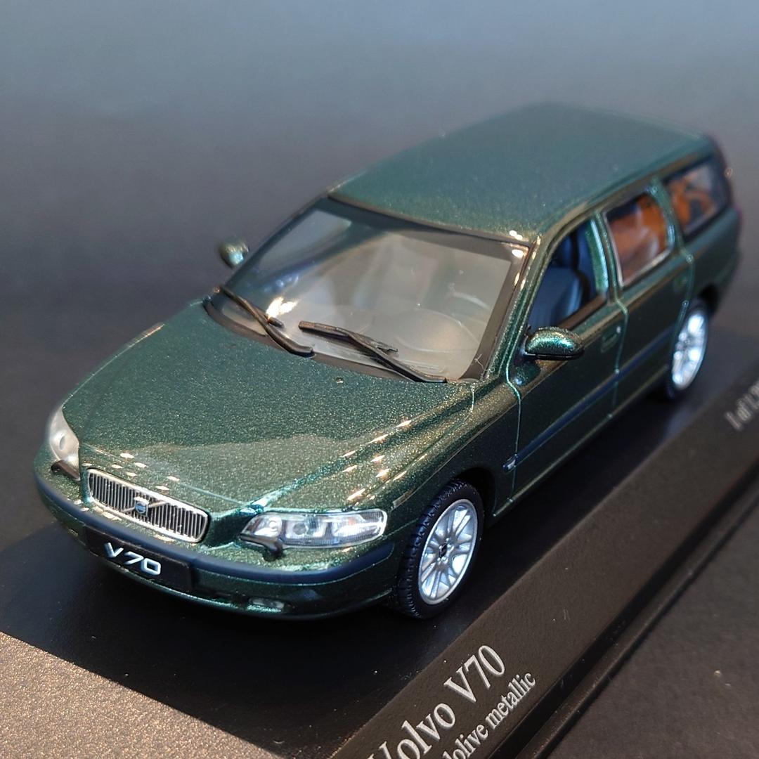 MINICHAMPS 1/43 Volvo V70 2000 - メルカリ