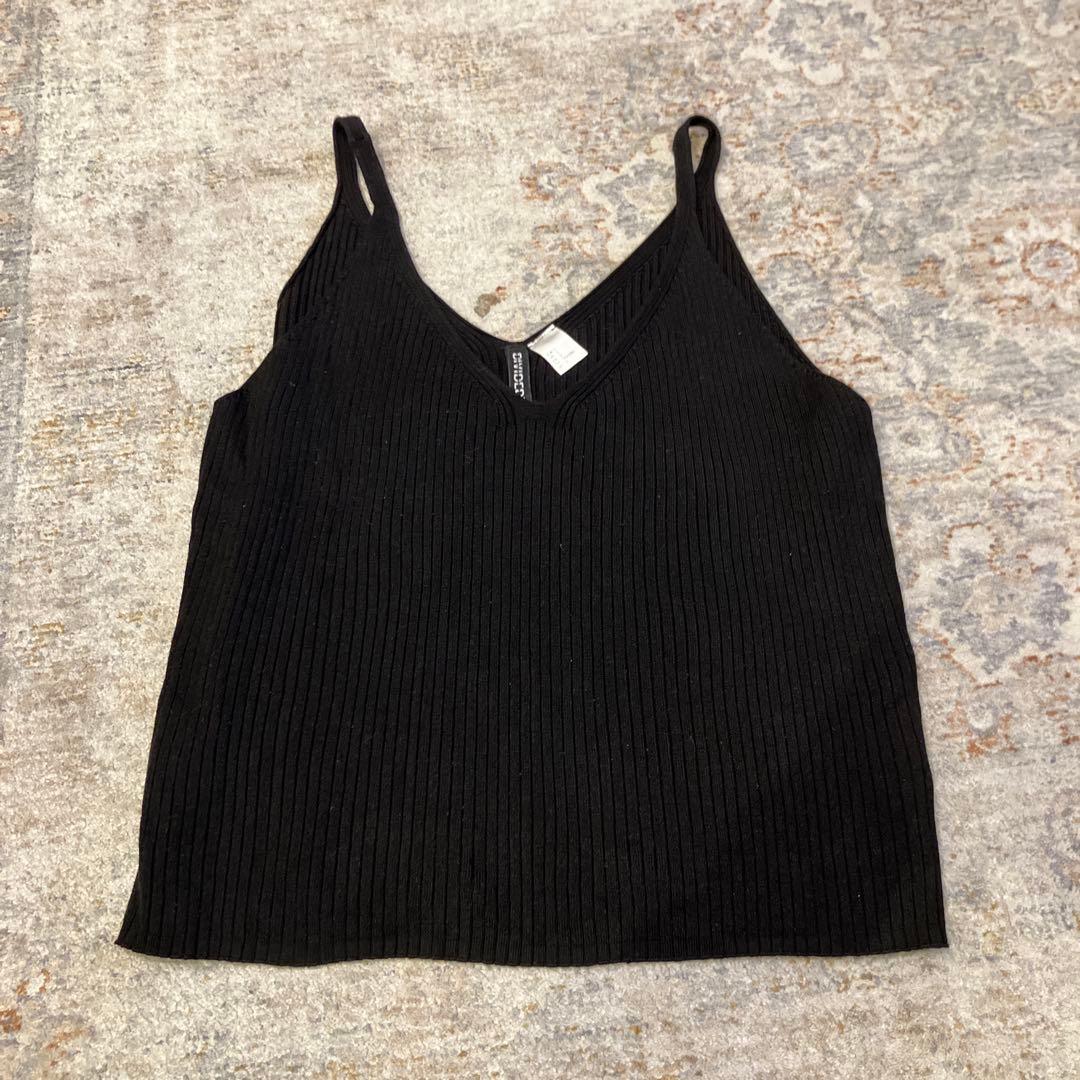 H &M DIVIDED Vネックキャミソール 黒 S - メルカリ