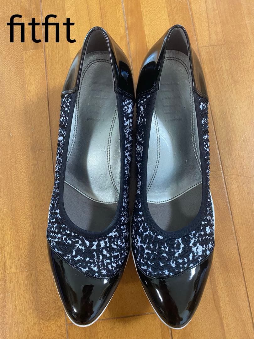 fitfit フィットフィット パンプス 23.5㌢ バイカラー エナメル by メルカリ