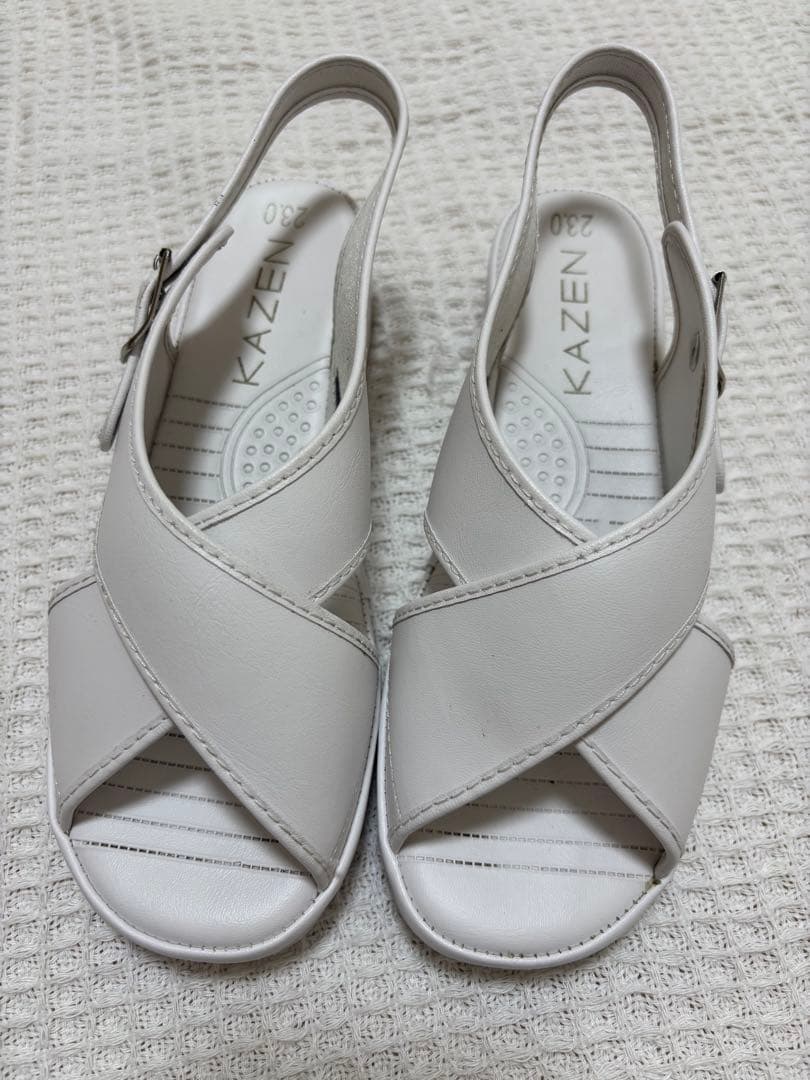 KAZEN クロスストラップサンダル 23.0 ホワイト - メルカリ