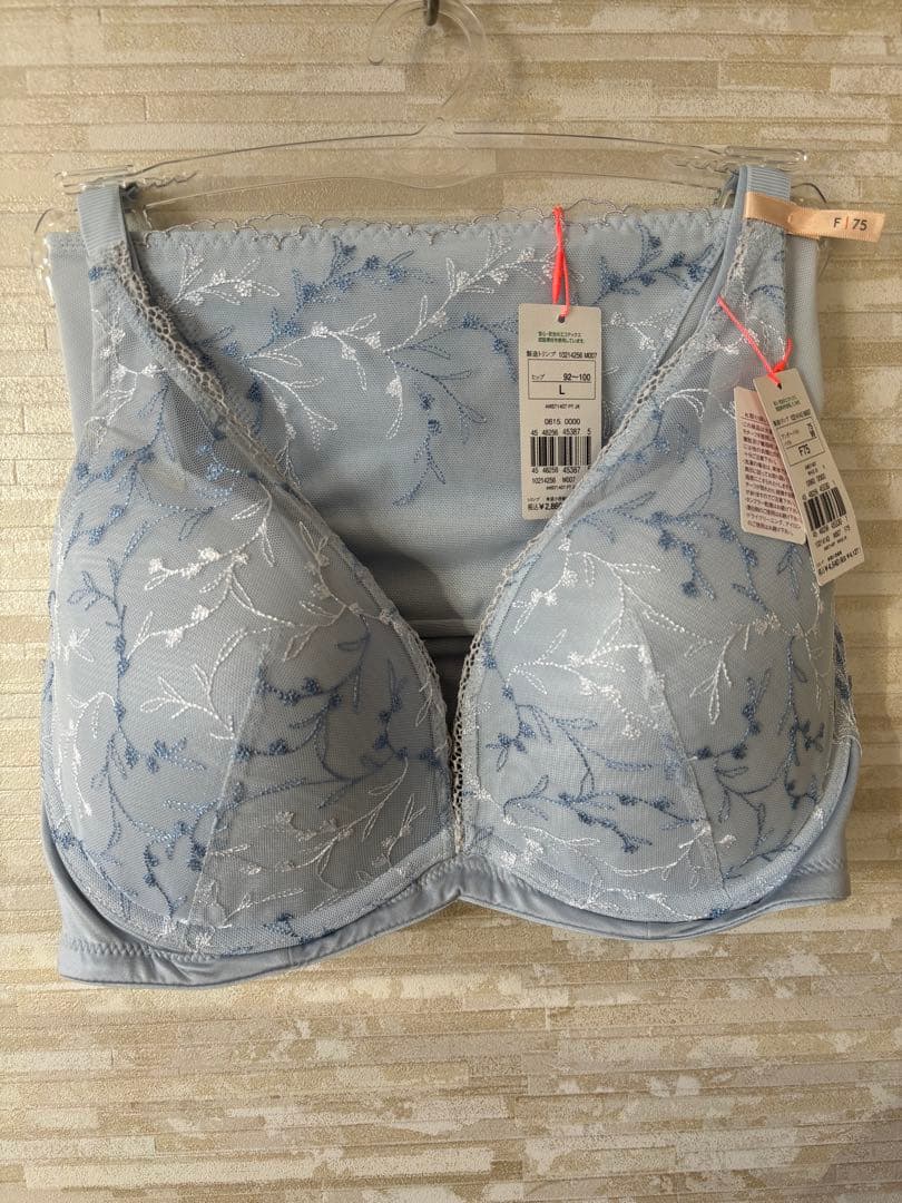 「F75L」トリンプ ガーデニングレース 夢みるブラ Deep Vブラ&ショーツ - メルカリ