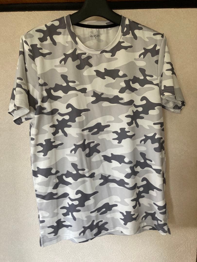 GU スポーツ SPORTS 速乾tシャツ サイズS グレー系の迷彩柄 by メルカリ
