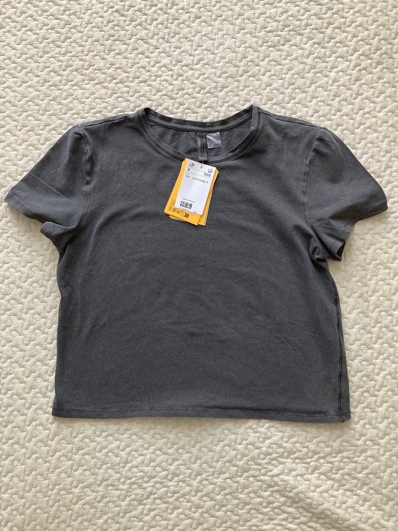 H&M tシャツ by メルカリ