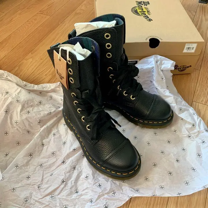 2025 dr. martens aimilita
